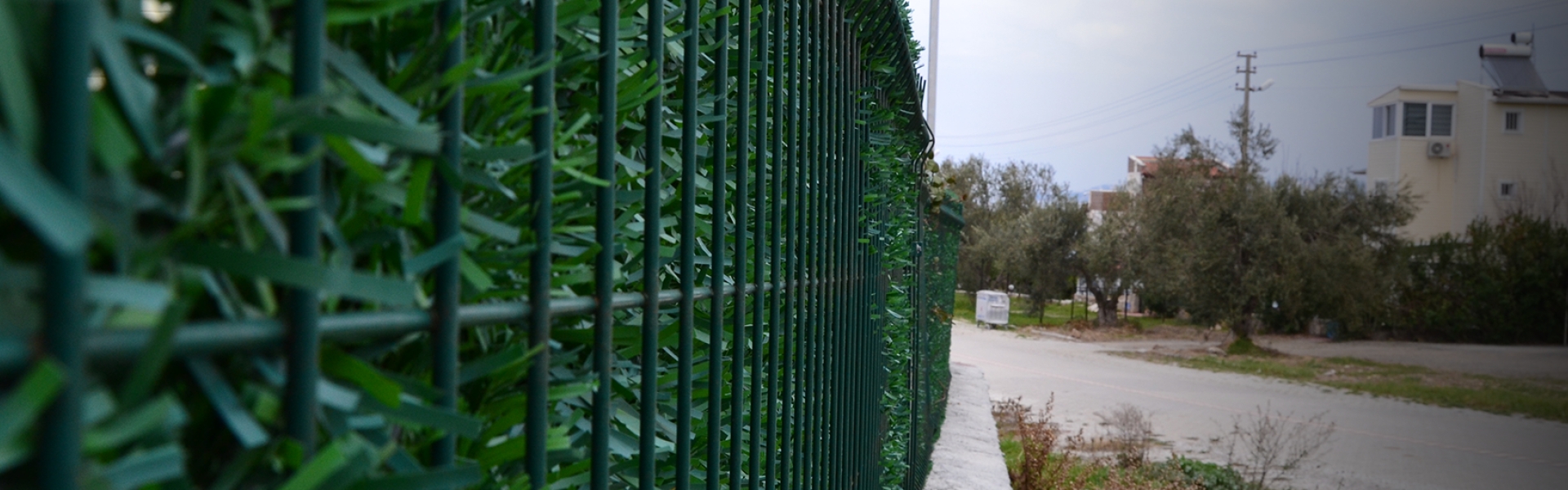 Artificial Grass Fences and Fence Panels - WallGrass